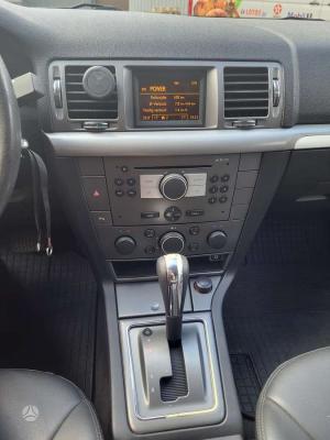 Blue Opel Vectra 2007 in Vilnius, with an engine capacity of 1.91 L and mileage of 365 thousand km for 1800 €, photo 4 on AUTOMOTO.COM.LV