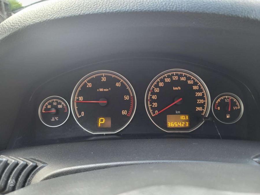 Blue Opel Vectra 2007 in Vilnius, with an engine capacity of 1.91 L and mileage of 365 thousand km for 1800 €, photo 5 on AUTOMOTO.COM.LV