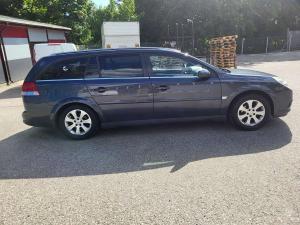 Blue Opel Vectra 2007 in Vilnius, with an engine capacity of 1.91 L and mileage of 365 thousand km for 1800 €, photo 14 on AUTOMOTO.COM.LV