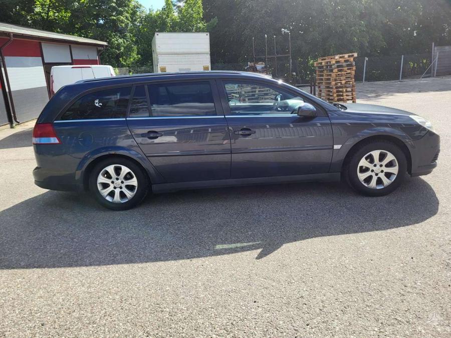 Blue Opel Vectra 2007 in Vilnius, with an engine capacity of 1.91 L and mileage of 365 thousand km for 1800 €, photo 14 on AUTOMOTO.COM.LV