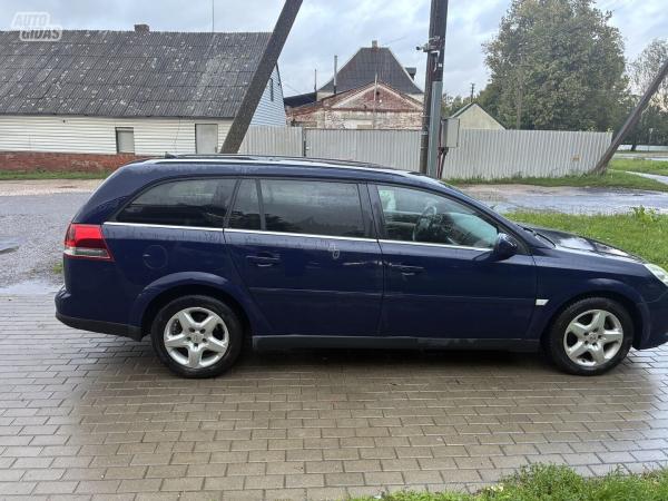 Blue Opel Vectra 2007 in Vilkaviskis, with an engine capacity of 1.90 L and mileage of 249 thousand km for 1150 €, photo 8 on AUTOMOTO.COM.LV