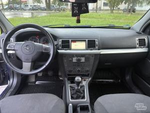 Blue Opel Vectra 2007 in Vilkaviskis, with an engine capacity of 1.90 L and mileage of 249 thousand km for 1150 €, photo 15 on AUTOMOTO.COM.LV