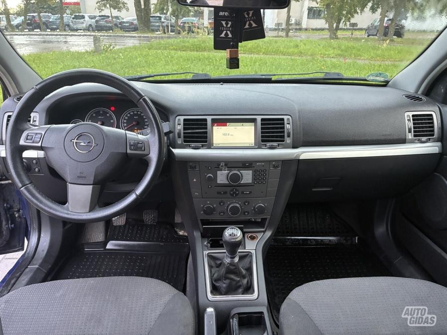 Blue Opel Vectra 2007 in Vilkaviskis, with an engine capacity of 1.90 L and mileage of 249 thousand km for 1150 €, photo 15 on AUTOMOTO.COM.LV
