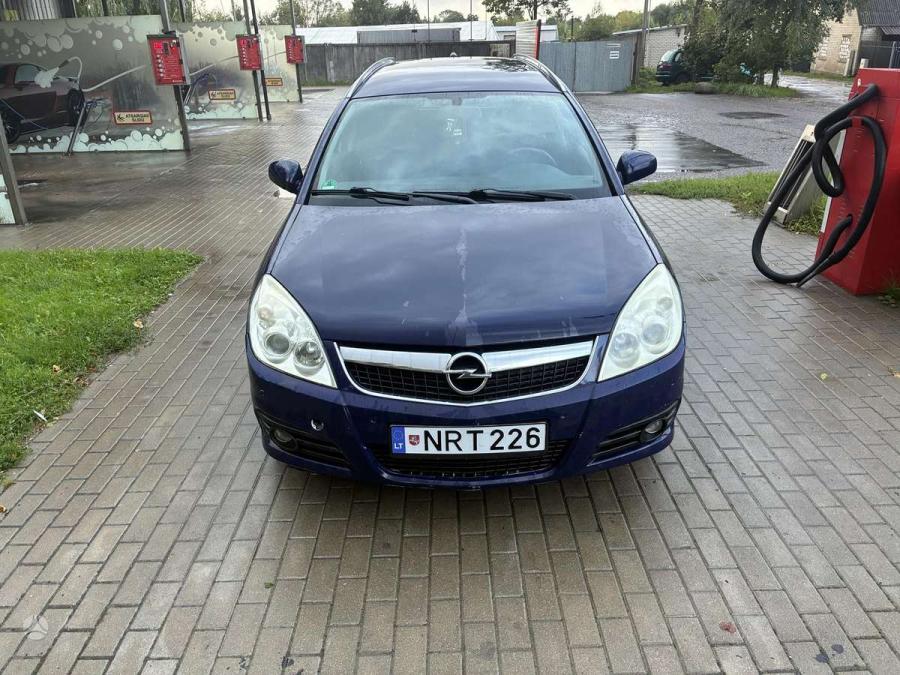 Blue Opel Vectra 2007 in Vilkaviskis, with an engine capacity of 1.91 L and mileage of 249 thousand km for 800 €, photo 1 on AUTOMOTO.COM.LV
