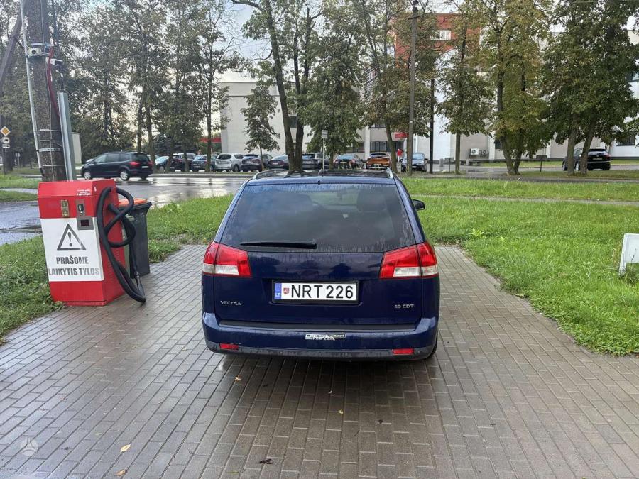 Blue Opel Vectra 2007 in Vilkaviskis, with an engine capacity of 1.91 L and mileage of 249 thousand km for 800 €, photo 6 on AUTOMOTO.COM.LV