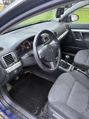 Blue Opel Vectra 2007 in Vilkaviskis, with an engine capacity of 1.91 L and mileage of 249 thousand km for 800 €, photo 14 on AUTOMOTO.COM.LV