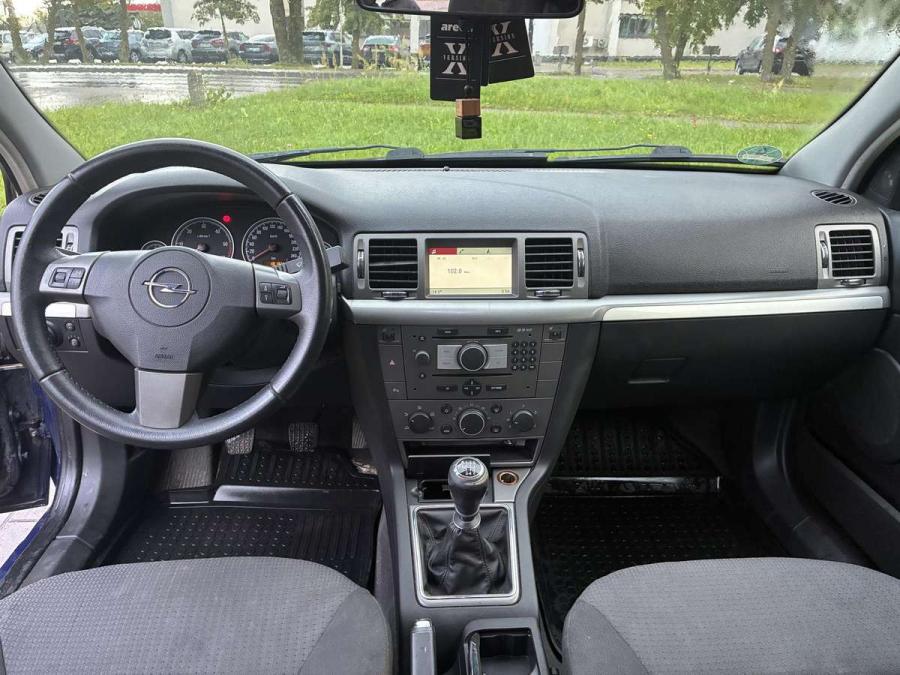 Blue Opel Vectra 2007 in Vilkaviskis, with an engine capacity of 1.91 L and mileage of 249 thousand km for 800 €, photo 15 on AUTOMOTO.COM.LV