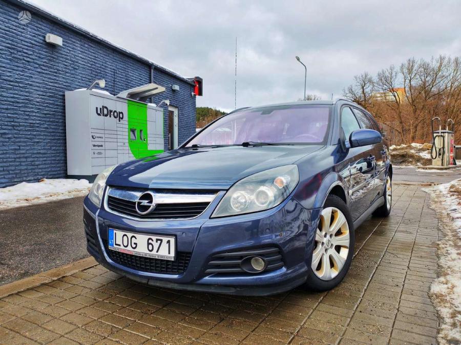 Blue Opel Vectra 2008 in Vilnius, with an engine capacity of 1.91 L and mileage of 340 thousand km for 2400 €, photo 1 on AUTOMOTO.COM.LV