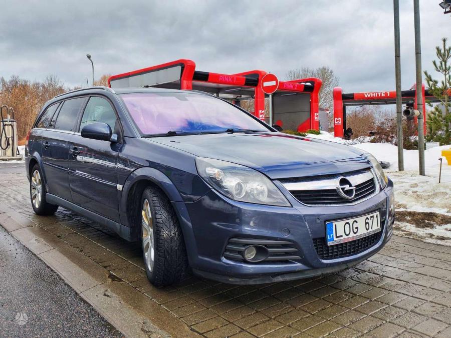 Blue Opel Vectra 2008 in Vilnius, with an engine capacity of 1.91 L and mileage of 340 thousand km for 2400 €, photo 2 on AUTOMOTO.COM.LV