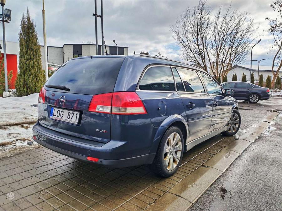 Blue Opel Vectra 2008 in Vilnius, with an engine capacity of 1.91 L and mileage of 340 thousand km for 2400 €, photo 3 on AUTOMOTO.COM.LV