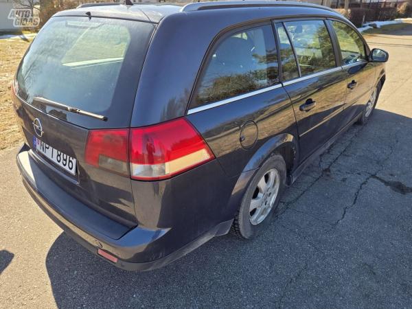 Blue Opel Vectra 2008 in Kelme, with an engine capacity of 1.90 L and mileage of 391 thousand km for 1450 €, photo 3 on AUTOMOTO.COM.LV