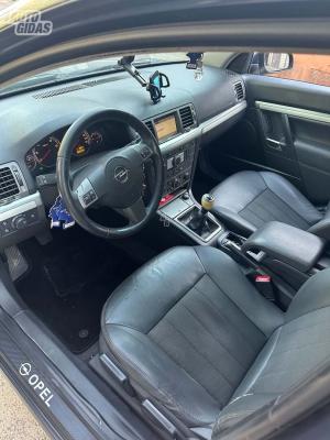Blue Opel Vectra 2008 in Vilnius, with an engine capacity of 1.90 L and mileage of 320 thousand km for 900 €, photo 6 on AUTOMOTO.COM.LV