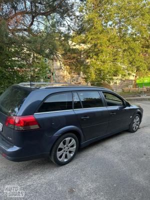 Blue Opel Vectra 2008 in Vilnius, with an engine capacity of 1.90 L and mileage of 320 thousand km for 900 €, photo 8 on AUTOMOTO.COM.LV
