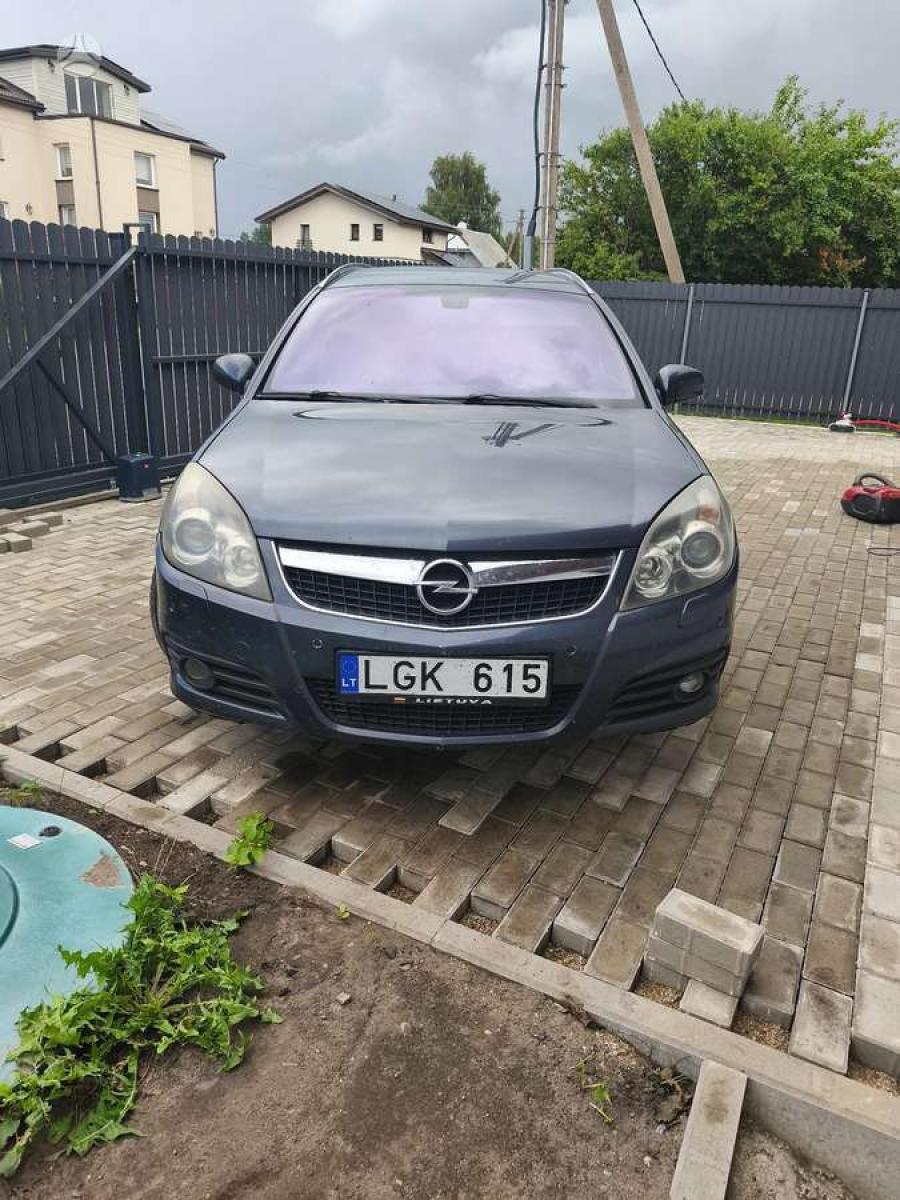 Blue Opel Vectra 2009 in Klaipeda, with an engine capacity of 1.91 L and mileage of 326 thousand km for 1300 €, photo 3 on AUTOMOTO.COM.LV