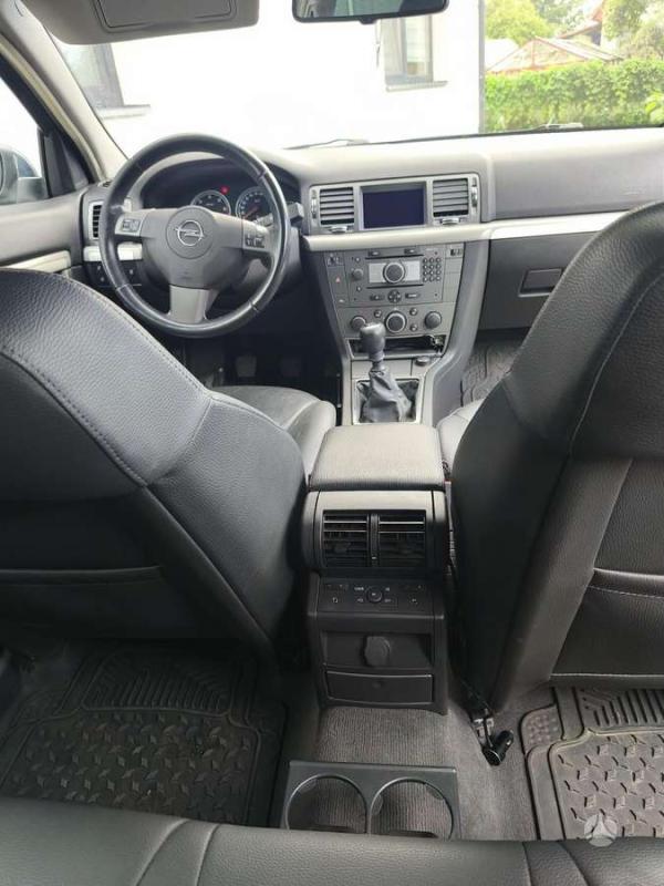 Blue Opel Vectra 2009 in Klaipeda, with an engine capacity of 1.91 L and mileage of 326 thousand km for 1300 €, photo 7 on AUTOMOTO.COM.LV