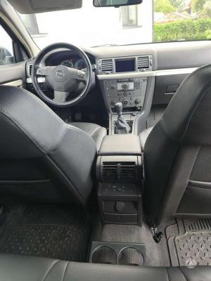 Blue Opel Vectra 2009 in Klaipeda, with an engine capacity of 1.91 L and mileage of 326 thousand km for 1300 €, photo 8 on AUTOMOTO.COM.LV