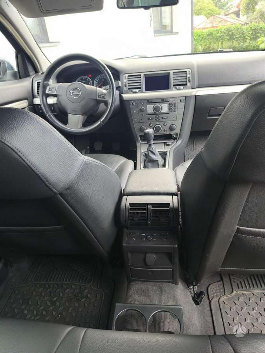 Blue Opel Vectra 2009 in Klaipeda, with an engine capacity of 1.91 L and mileage of 326 thousand km for 1300 €, photo 8 on AUTOMOTO.COM.LV