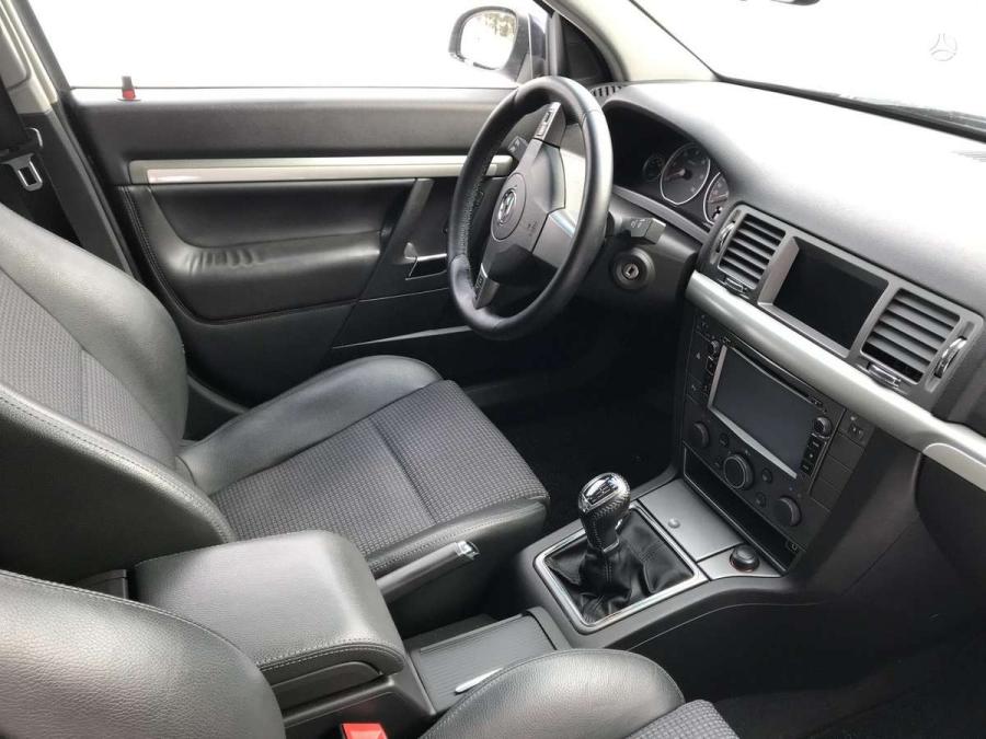 Blue Opel Vectra 2009 in Kaunas, with an engine capacity of 1.91 L and mileage of 302 thousand km for 2900 €, photo 19 on AUTOMOTO.COM.LV
