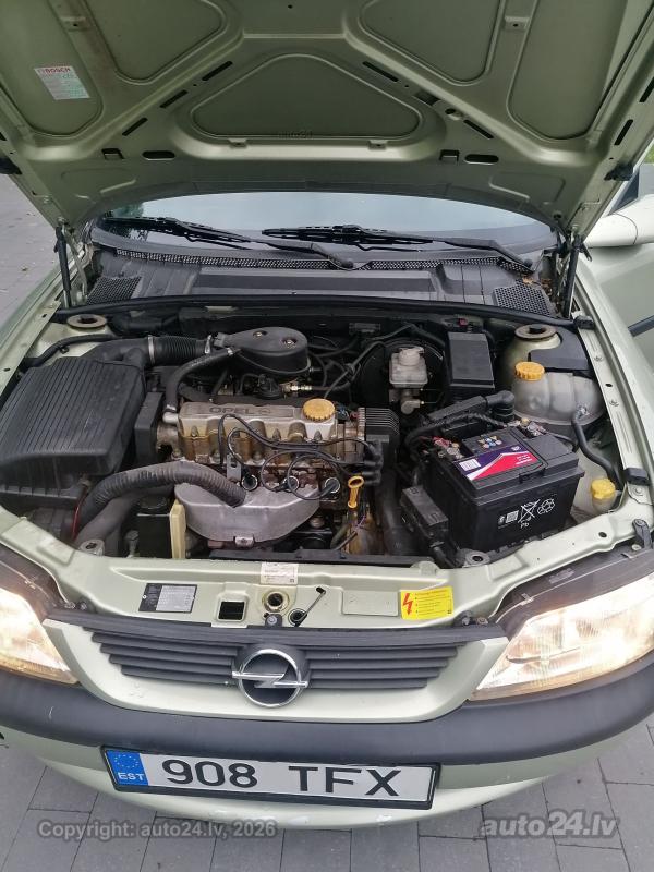 Green Opel Vectra 1996 in Tartu, with an engine capacity of 1.60 L and mileage of 145 thousand km for 900 €, photo 4 on AUTOMOTO.COM.LV