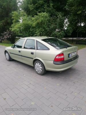 Green Opel Vectra 1996 in Tartu, with an engine capacity of 1.60 L and mileage of 145 thousand km for 900 €, photo 3 on AUTOMOTO.COM.LV
