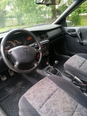 Green Opel Vectra 1996 in Tartu, with an engine capacity of 1.60 L and mileage of 145 thousand km for 900 €, photo 4 on AUTOMOTO.COM.LV