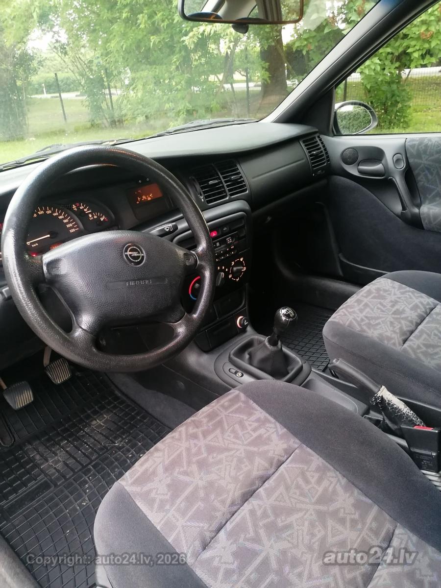 Green Opel Vectra 1996 in Tartu, with an engine capacity of 1.60 L and mileage of 145 thousand km for 900 €, photo 4 on AUTOMOTO.COM.LV
