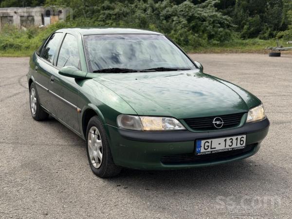 Green Opel Vectra 1996 in Ogre, with an engine capacity of 1.60 L and mileage of 167 thousand km for 850 €, photo 3 on AUTOMOTO.COM.LV