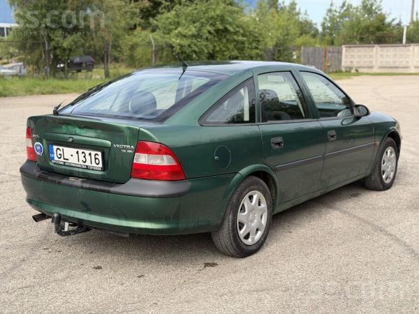 Green Opel Vectra 1996 in Ogre, with an engine capacity of 1.60 L and mileage of 167 thousand km for 850 €, photo 4 on AUTOMOTO.COM.LV