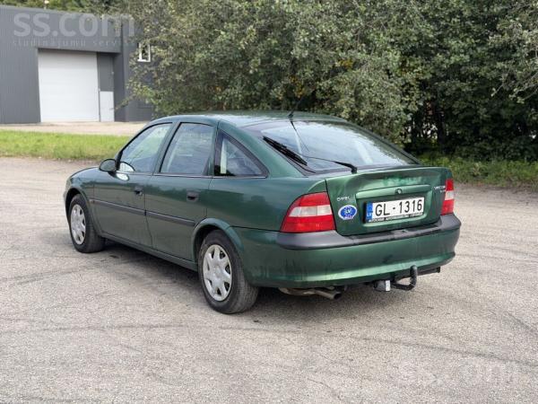 Green Opel Vectra 1996 in Ogre, with an engine capacity of 1.60 L and mileage of 167 thousand km for 850 €, photo 5 on AUTOMOTO.COM.LV