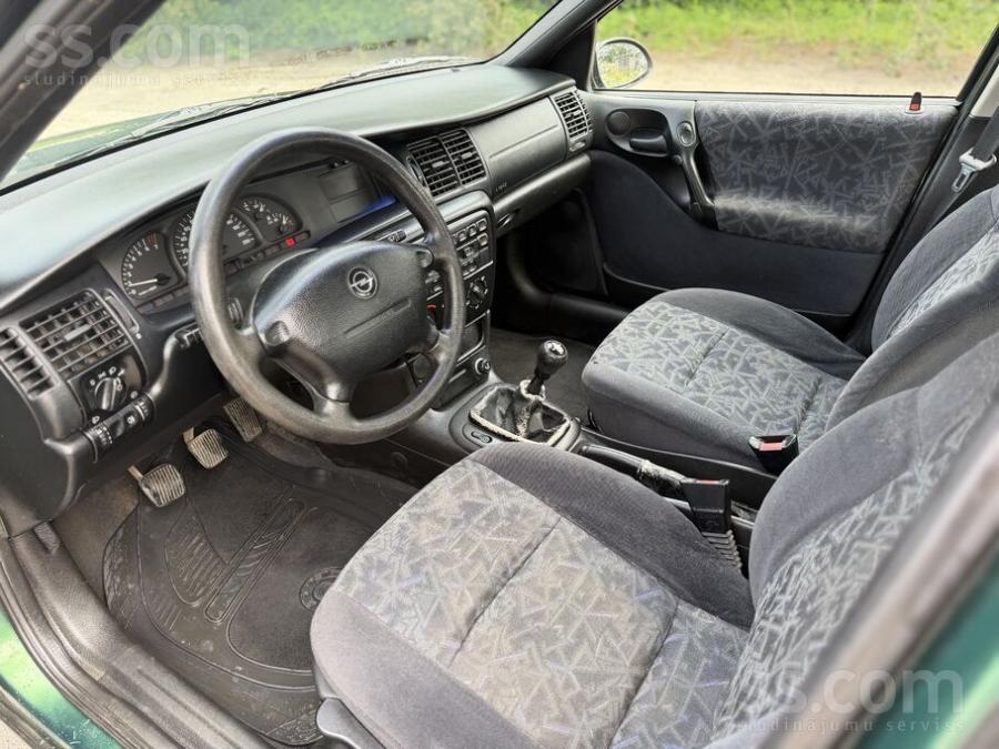 Green Opel Vectra 1996 in Ogre, with an engine capacity of 1.60 L and mileage of 167 thousand km for 850 €, photo 8 on AUTOMOTO.COM.LV