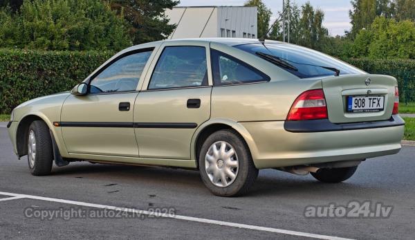 Green Opel Vectra 1996 in Tallinn, with an engine capacity of 1.60 L and mileage of 149 thousand km for 1800 €, photo 5 on AUTOMOTO.COM.LV