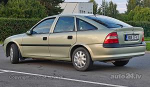 Zaļš Opel Vectra 1996 Tallina, ar dzinēja tilpumu 1.60 L un nobraukumu 149 tūkst. km par 1800 €, foto 5 vietnē AUTOMOTO.COM.LV