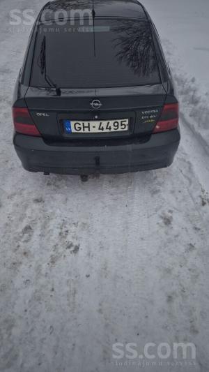 Zaļš Opel Vectra 2000 Ogre, ar dzinēja tilpumu 2.00 L un nobraukumu 355 tūkst. km par 2200 €, foto  vietnē AUTOMOTO.COM.LV
