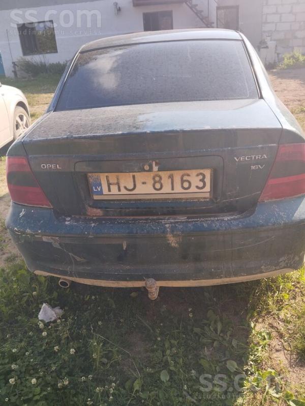 Zaļš Opel Vectra 2000 Saldus, ar dzinēja tilpumu 1.60 L un nobraukumu 250 tūkst. km par 450 €, foto 3 vietnē AUTOMOTO.COM.LV