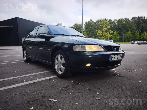 Zaļš Opel Vectra 2000 Rīga, ar dzinēja tilpumu 1.80 L un nobraukumu 228 tūkst. km par 1500 €, foto 5 vietnē AUTOMOTO.COM.LV