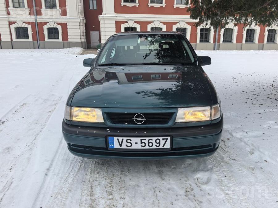 Green Opel Vectra 1995 in Riga, with an engine capacity of 1.60 L and mileage of 72 thousand km for 2200 €, photo 2 on AUTOMOTO.COM.LV