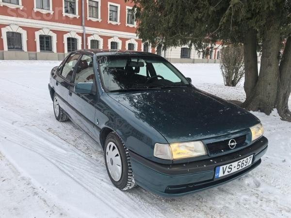 Green Opel Vectra 1995 in Riga, with an engine capacity of 1.60 L and mileage of 72 thousand km for 2200 €, photo 3 on AUTOMOTO.COM.LV