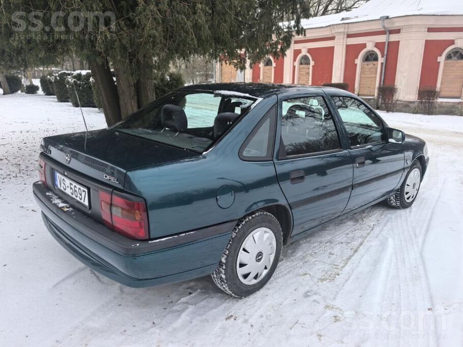Green Opel Vectra 1995 in Riga, with an engine capacity of 1.60 L and mileage of 72 thousand km for 2200 €, photo 4 on AUTOMOTO.COM.LV