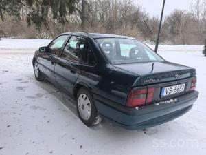 Green Opel Vectra 1995 in Riga, with an engine capacity of 1.60 L and mileage of 72 thousand km for 2200 €, photo 6 on AUTOMOTO.COM.LV