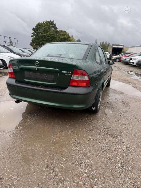Opel Vectra 1997 Jurbarkas vietnē Zaļš Opel Vectra 1997 Jurbarkas, ar dzinēja tilpumu 1.60 L un nobraukumu 152 tūkst. km par 1499 €, foto 3 vietnē AUTOMOTO.COM.LV