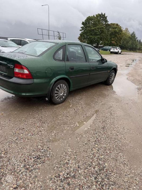 Opel Vectra 1997 Jurbarkas vietnē Zaļš Opel Vectra 1997 Jurbarkas, ar dzinēja tilpumu 1.60 L un nobraukumu 152 tūkst. km par 1499 €, foto 4 vietnē AUTOMOTO.COM.LV