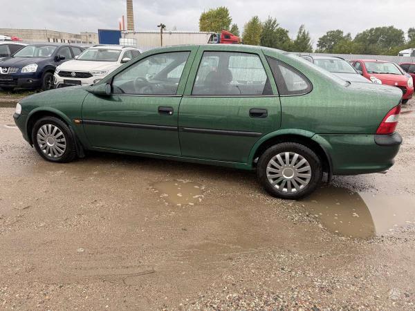 Opel Vectra 1997 Jurbarkas vietnē Zaļš Opel Vectra 1997 Jurbarkas, ar dzinēja tilpumu 1.60 L un nobraukumu 152 tūkst. km par 1499 €, foto 5 vietnē AUTOMOTO.COM.LV