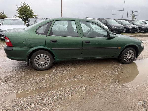 Opel Vectra 1997 Jurbarkas vietnē Zaļš Opel Vectra 1997 Jurbarkas, ar dzinēja tilpumu 1.60 L un nobraukumu 152 tūkst. km par 1499 €, foto 8 vietnē AUTOMOTO.COM.LV