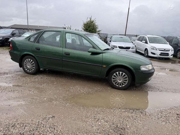 Opel Vectra 1997 Jurbarkas vietnē Zaļš Opel Vectra 1997 Jurbarkas, ar dzinēja tilpumu 1.60 L un nobraukumu 152 tūkst. km par 1499 €, foto 9 vietnē AUTOMOTO.COM.LV