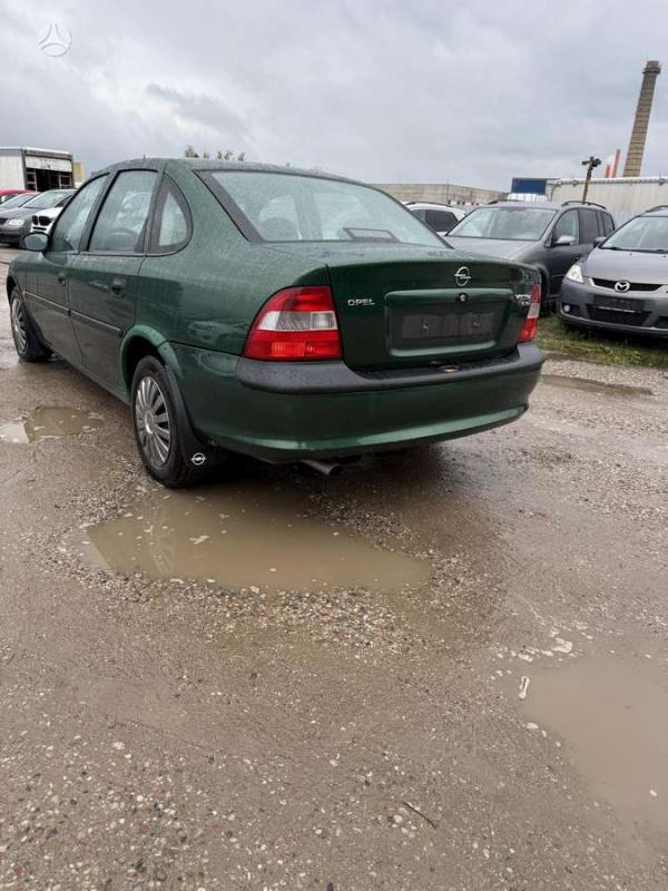 Opel Vectra 1997 Jurbarkas vietnē Zaļš Opel Vectra 1997 Jurbarkas, ar dzinēja tilpumu 1.60 L un nobraukumu 152 tūkst. km par 1499 €, foto 10 vietnē AUTOMOTO.COM.LV