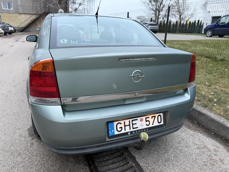 Green Opel Vectra 2004 in Kaunas, with an engine capacity of 2.00 L and mileage of 280 thousand km for 1100 €, photo 4 on AUTOMOTO.COM.LV