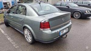 Green Opel Vectra 2004 in Siauliai, with an engine capacity of 2.96 L and mileage of 248 thousand km for 900 €, photo 3 on AUTOMOTO.COM.LV