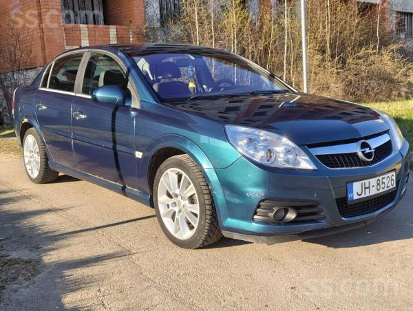 Green Opel Vectra 2007 in Preili, with an engine capacity of 1.90 L and mileage of 328 thousand km for 1250 €, photo 2 on AUTOMOTO.COM.LV