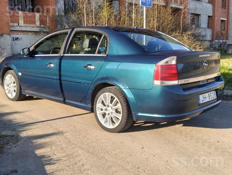 Green Opel Vectra 2007 in Preili, with an engine capacity of 1.90 L and mileage of 328 thousand km for 1250 €, photo 5 on AUTOMOTO.COM.LV