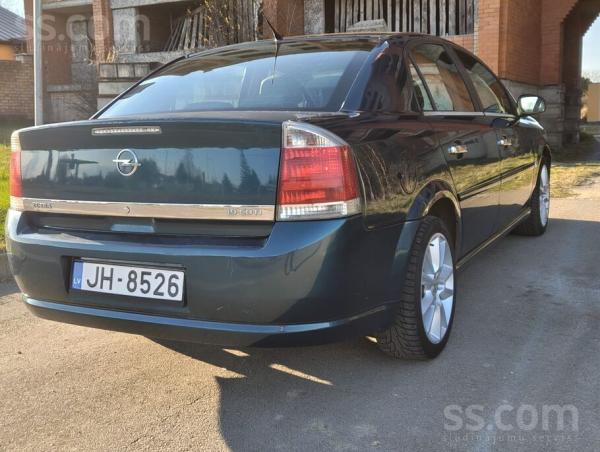 Green Opel Vectra 2007 in Preili, with an engine capacity of 1.90 L and mileage of 328 thousand km for 1250 €, photo 6 on AUTOMOTO.COM.LV